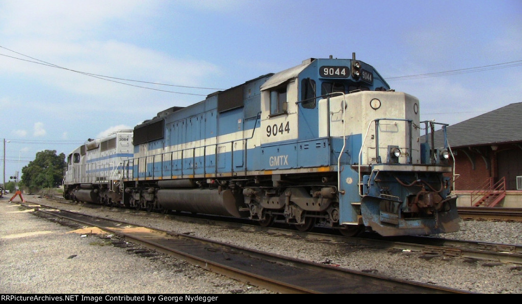 GMTX 9044 (SD60) & CITX 3084 (SD40-2) at the AMTRAK Station